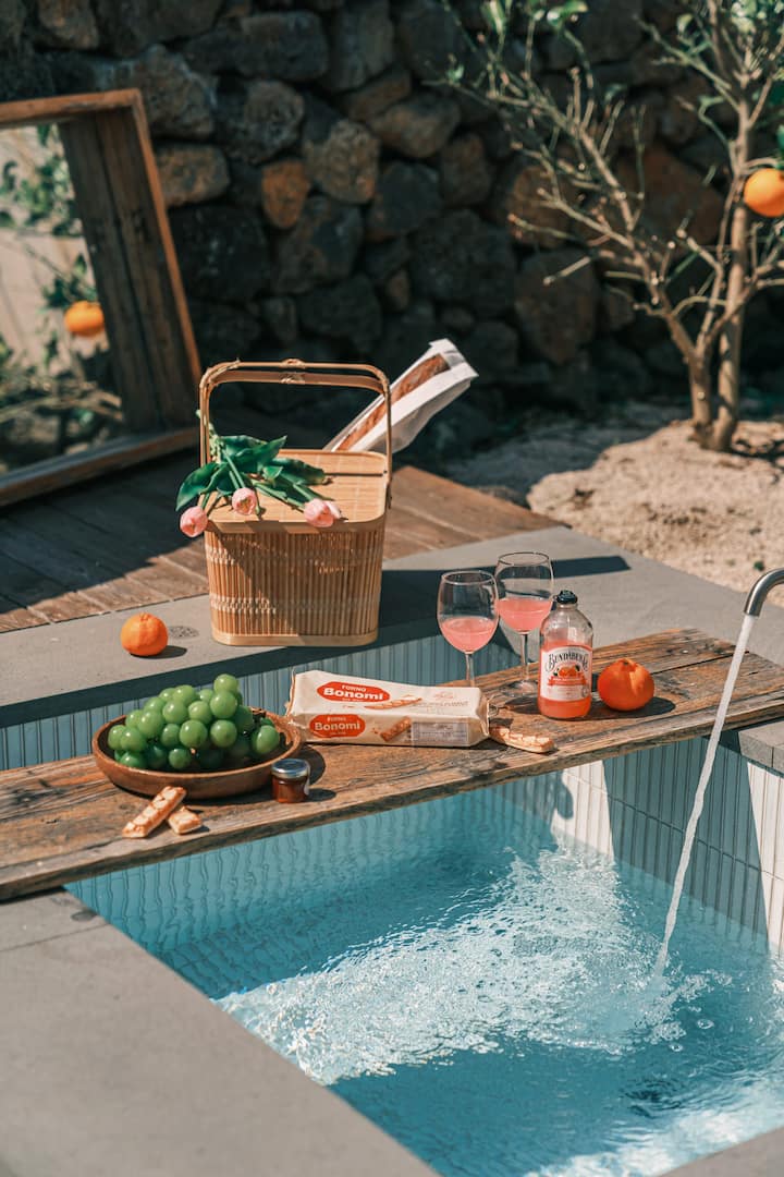 <신축>3연박시 5% 할인,온수자쿠지 무료!함덕해수욕장1분 델문도3분 런던베이글15분 - Jeju-si