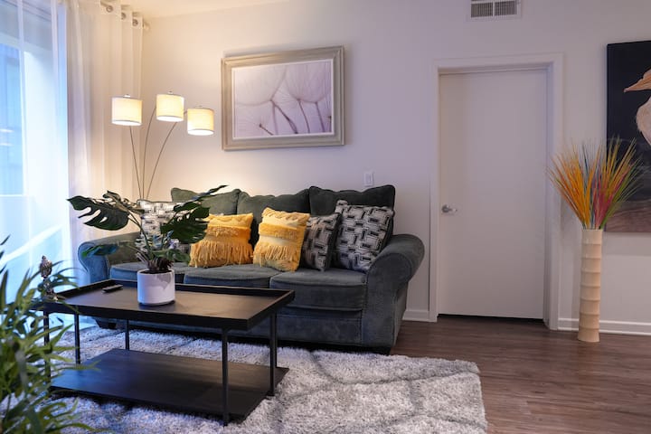 Amazing 2bd In The Heart Of Sm | Free Parking - Santa Monica, CA