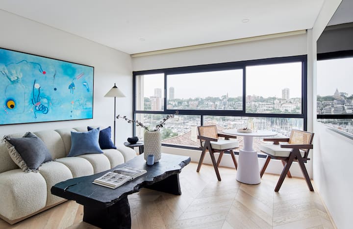 Chic Sydney Stay: Water Views & Rooftop Pool - Sydney