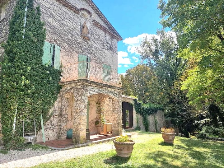 Domaine Viticole 18e Siécle De 32 Hectares - Brignoles