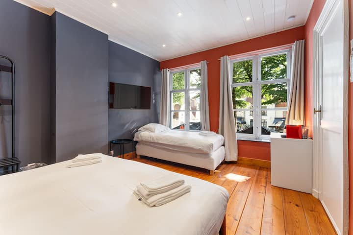 Room With View On Old City Square The Lake Suites - Bruges