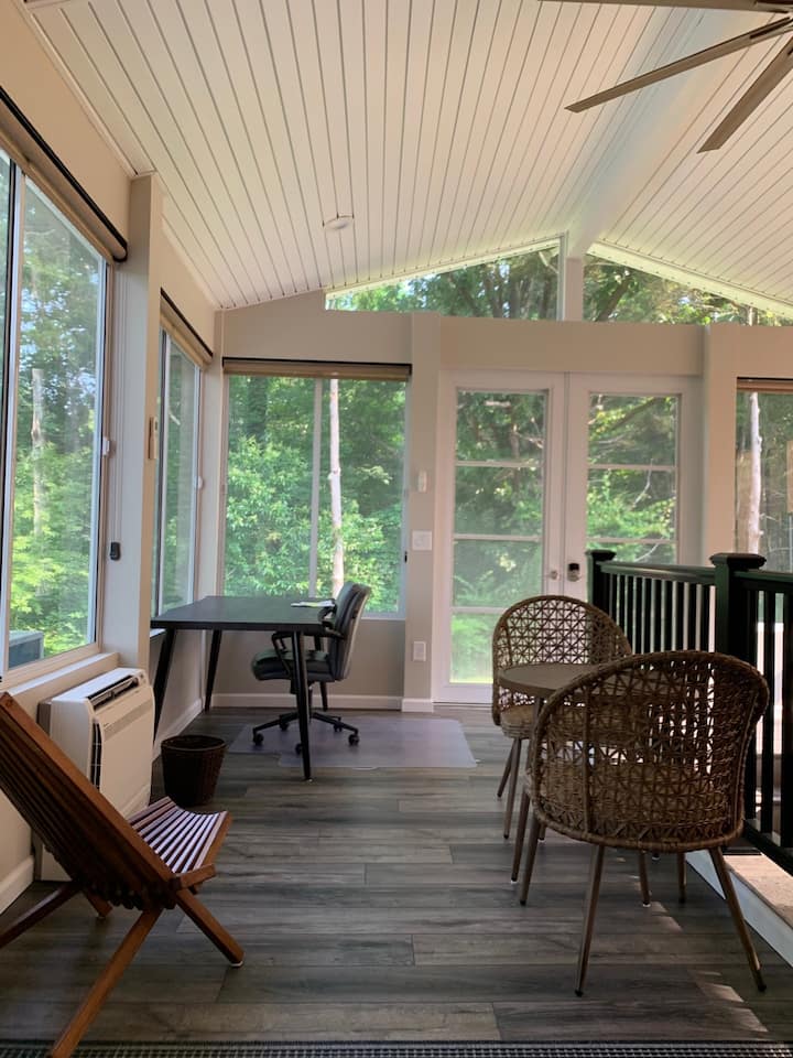 Split-level, 1/1 Basement Apt W/gorgeous Sunroom - Concord, NC