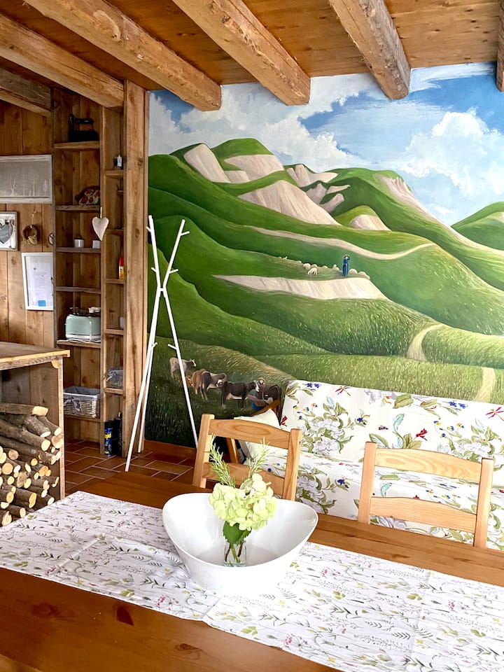 Tiny Painted House In A Flower Farm - Feltre
