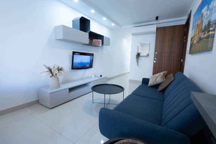Modern, Spacious, 2nd Floor Apt & 120m To Seafront - Malte