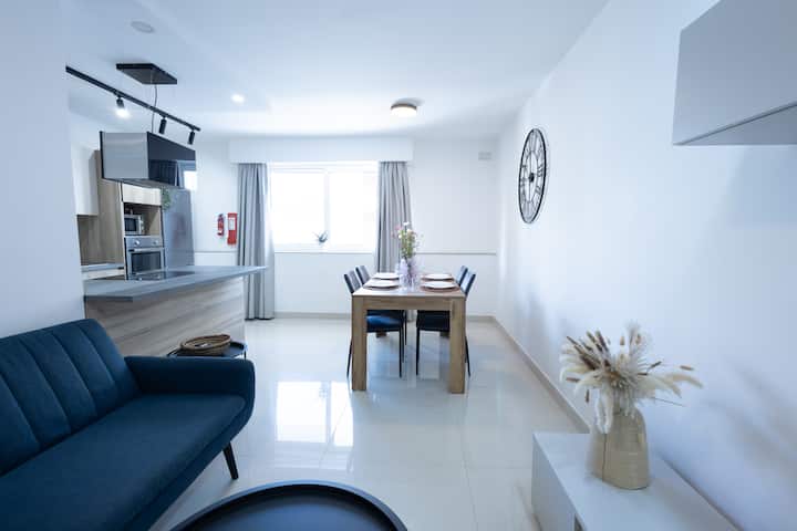 Modern, Spacious, 2nd Floor Apt & 120m To Seafront - Malte