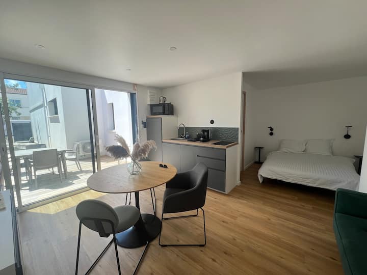 L'extension, Studio Climatisé Avec Cour - La Rochelle