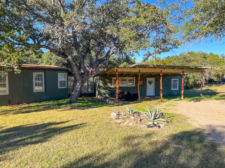 Peaceful Cottage Near Fossil Rim | 180° View - Glen Rose, TX