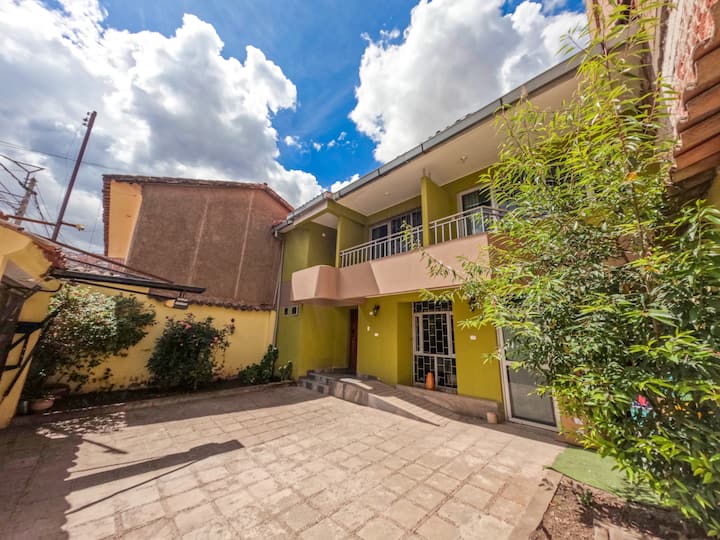 Pikaflor Beautiful 5 Bed House - Peru