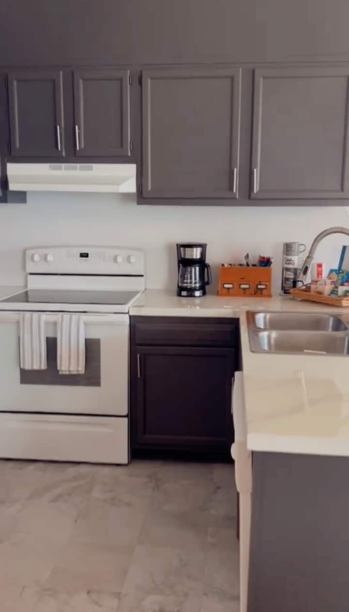 The Santorini Suite - Greenville, NC