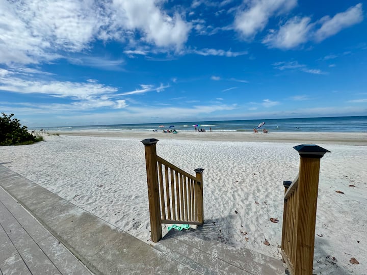 20 Steps To The Beach | Private 1br Unit On Beach - Indian Rocks Beach, FL