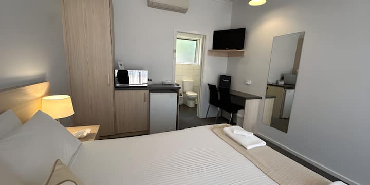 King Room - Kaloha Resort, Cowes On Phillip Island - Phillip Island