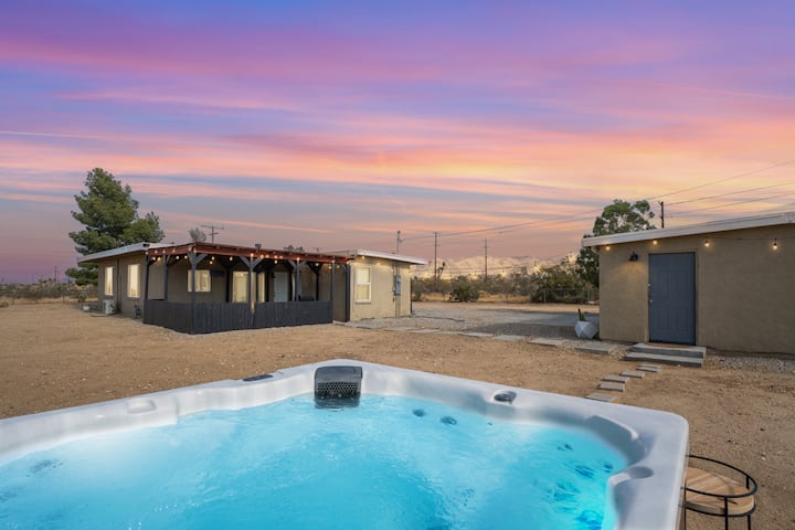 Desert Escape W/ Hot Tub + Fire Pit | Near Park - Yucca Valley, CA