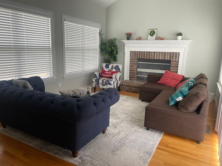 Sweetly Elegant En-suite Room - Chesterfield, MO