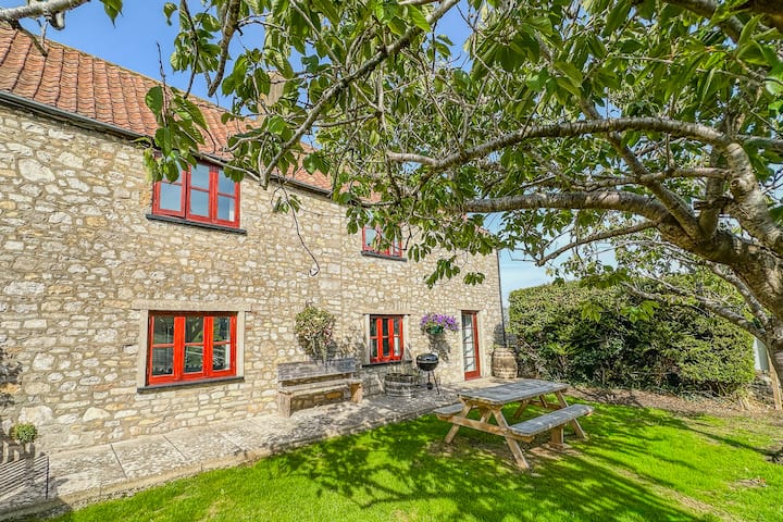 Spacious Dog Friendly Cottage Sleeps 10 Near Beach - Weston-super-Mare