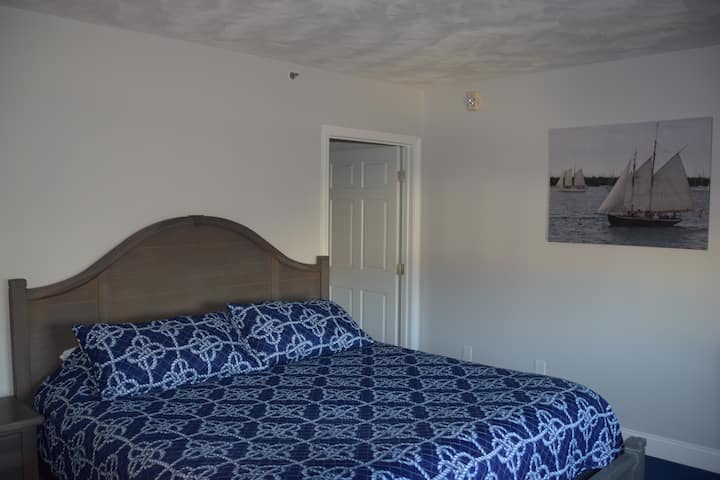 King Standard Room - Newport, RI