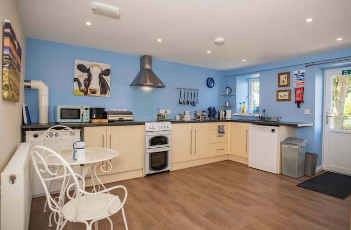 Lavender Cottage | Farmstay | Superking Bed - Isle of Man