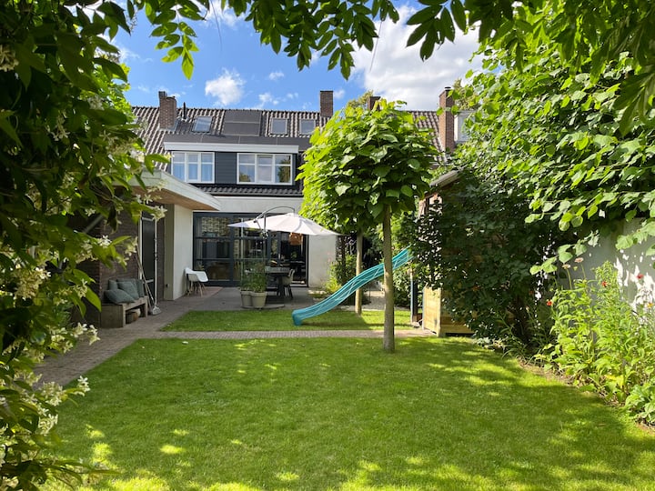 Fijn, Kindvriendelijk Huis In Bruisend Oisterwijk. - オランダ