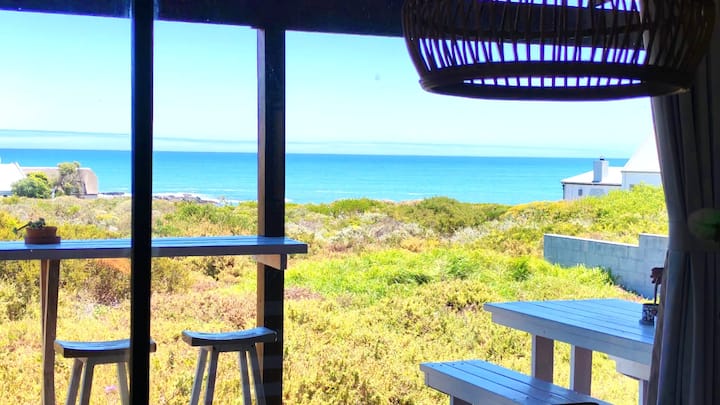 West Coast Seaside Getaway - Great For Groups - Grotto Bay