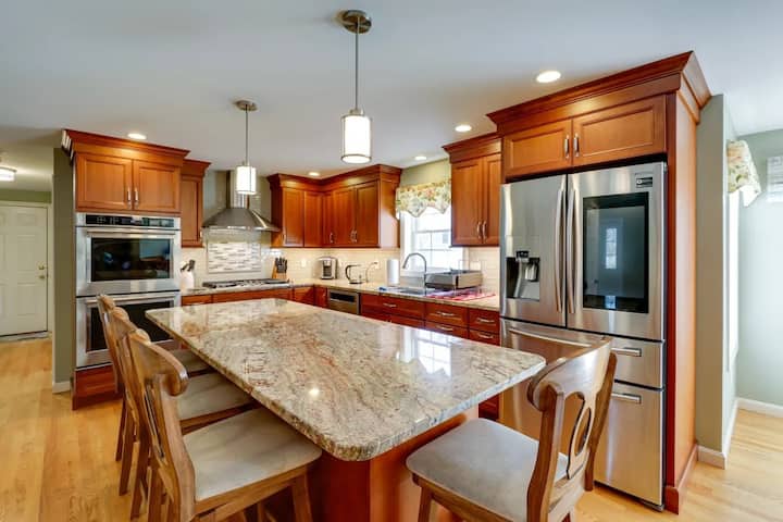 Beautiful 4 Bedroom House In Nh - SNHU, Manchester