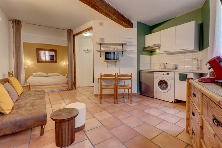 Coeur Du Vieil Antibes, Rénové - Antibes