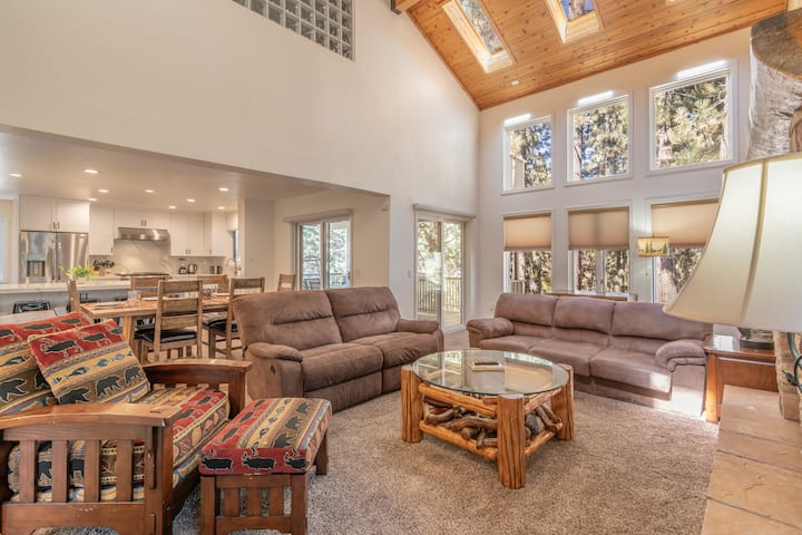 Tri-level Cabin! Hot Tub+sauna+games+ Bbq & Rv Pkg - Big Bear Lake, CA