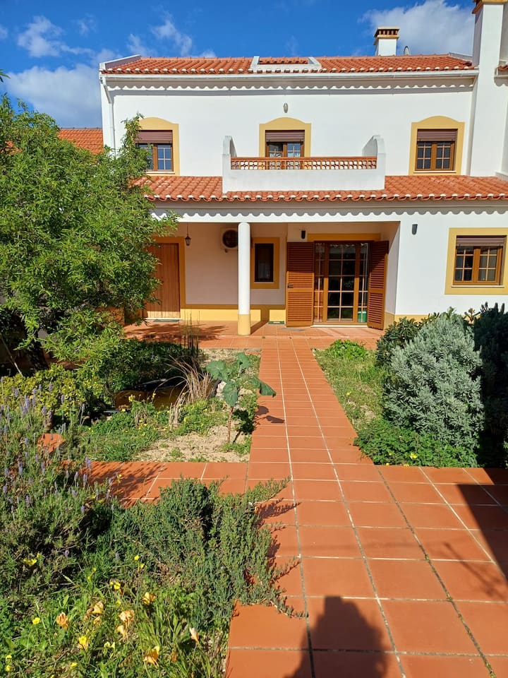 Moradia Centro Vila T3 Quintal - Vila Nova de Milfontes