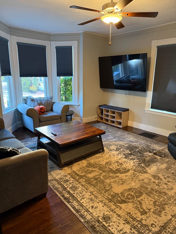 Cozy Salem 1st-floor Flat - Salem, MA