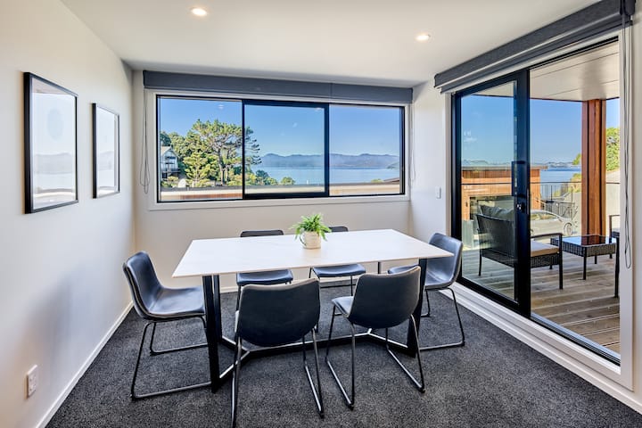 Brand New Townhouse With Ocean Views - Wellington