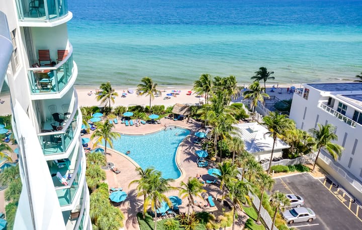 Beachfront Getaway1br W/ Pool Balcony& Ocean Views - Hollywood, FL