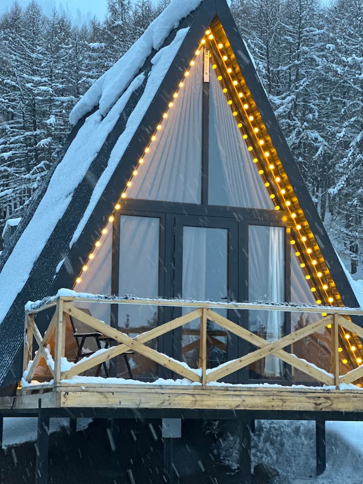 A-frame House In Zhyluu Suu Resort - Kirghizistan