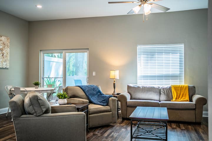 Hometown Haven Family Friendly W/ Garage & Laundry - Lake Garfield, FL