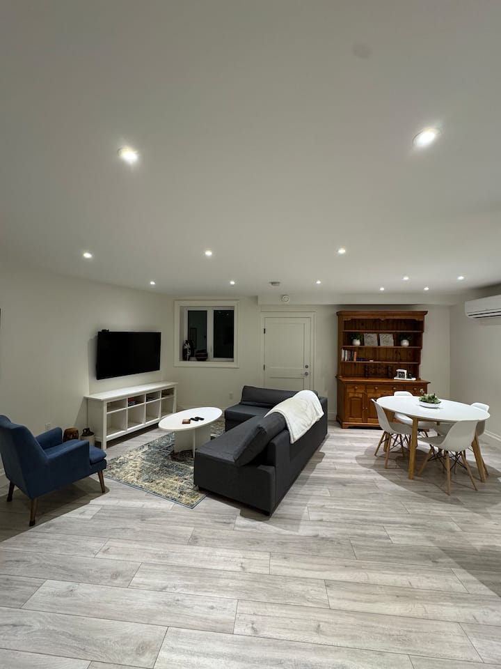 Cozy Brookswood Suite - Langley