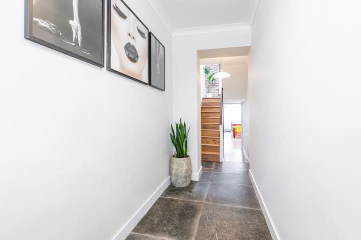 Stunning Serviced Property - Walk Everywhere! - Dublin
