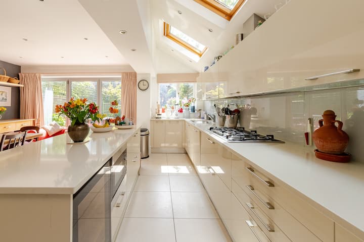 Double Bedroom With Private Shower In Family Home - Fulham