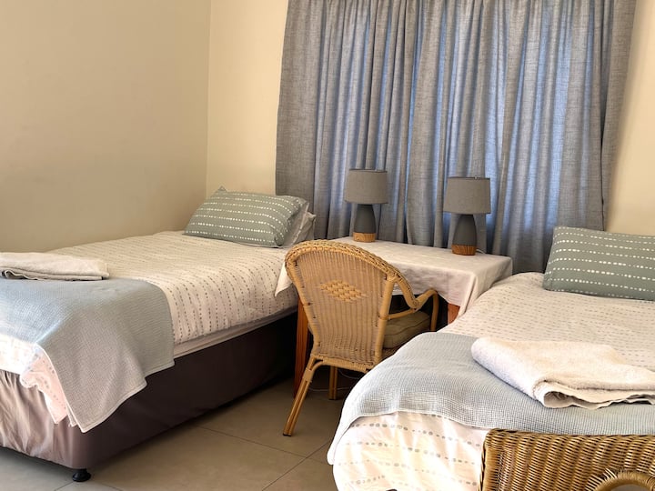 Jay Dee's - Twin Room - Plettenberg Bay