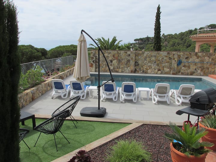 5 Bed 3 Bath House Sleeps 10 Santa Maria De Llorel - Tossa de Mar