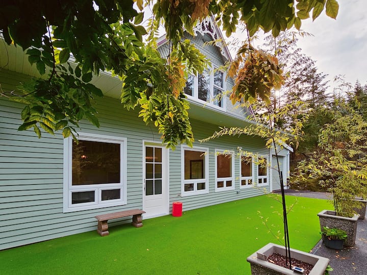 Shambhala Heights – 3br 2ba Zen Suite - Parksville