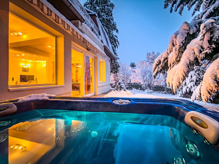 Private House 4bdrs 3bathrs, Outdoor Jacuzzi - Hungary