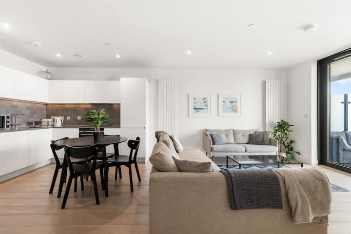 London 1 Bed Apt Near Canning Town & City Airport - Ilford