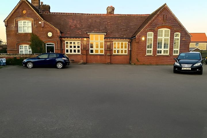 Skool House & Halls (9 Bedroom Option) - Sheringham