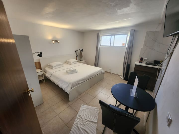 T0 Com Piscina Partilhada + Cozinha Completa - Albufeira