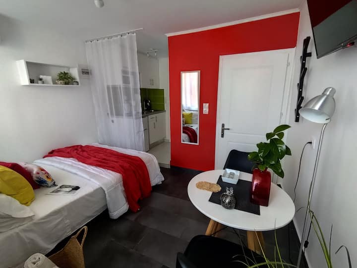 Noemie (Pleasant & Lovely) - Corfu