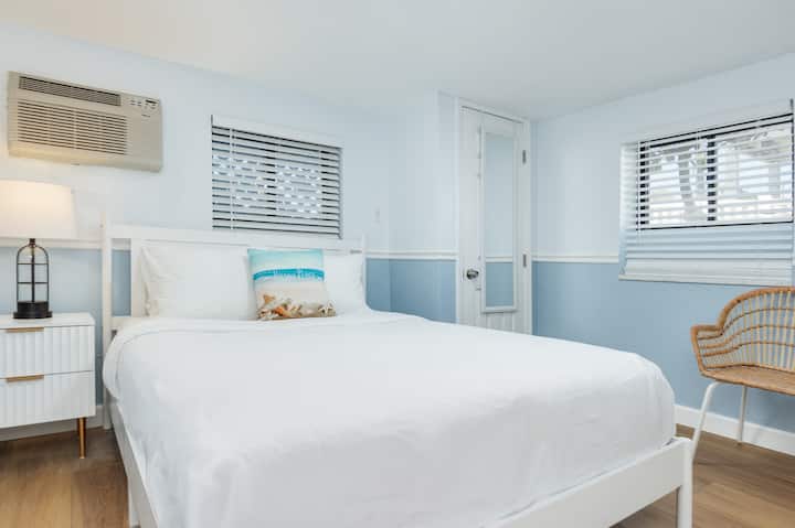 1-bedroom Suite – Sabal Palms Inn #10 - St. Pete Beach, FL