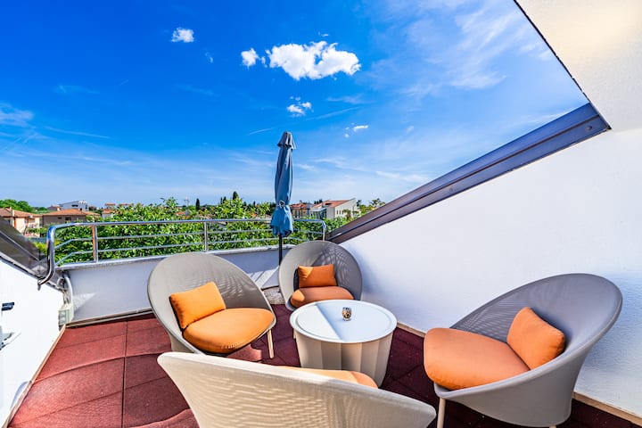 Attic & Sunny Roof Terrace 150m From The Sea 6 - Fažana