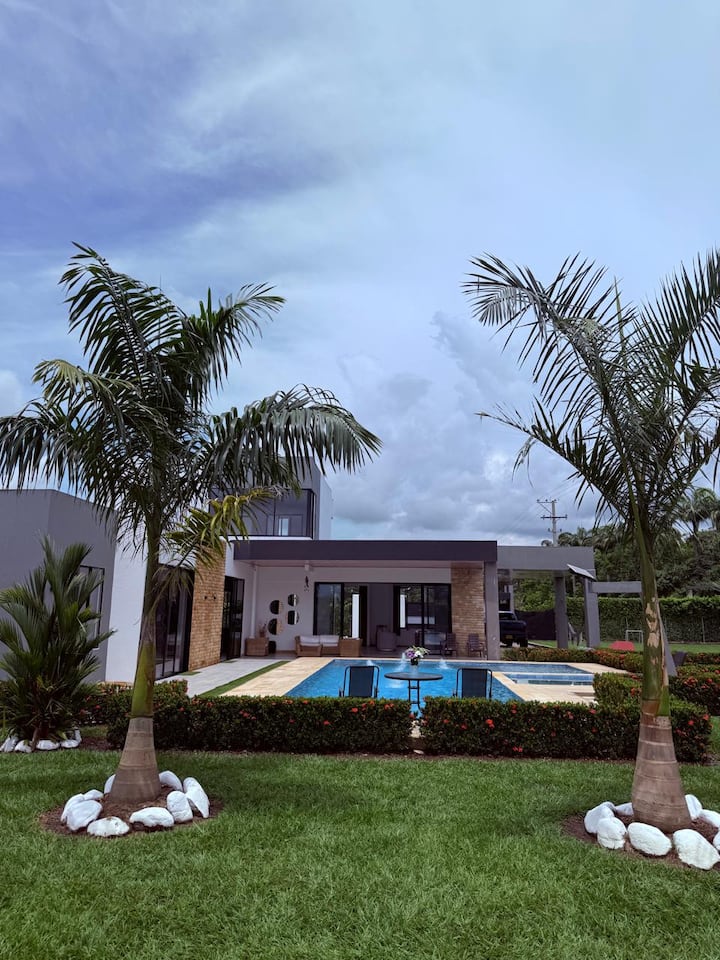 La Bonita | Paraíso Privado Sol Piscina Y Jacuzzi - Restrepo