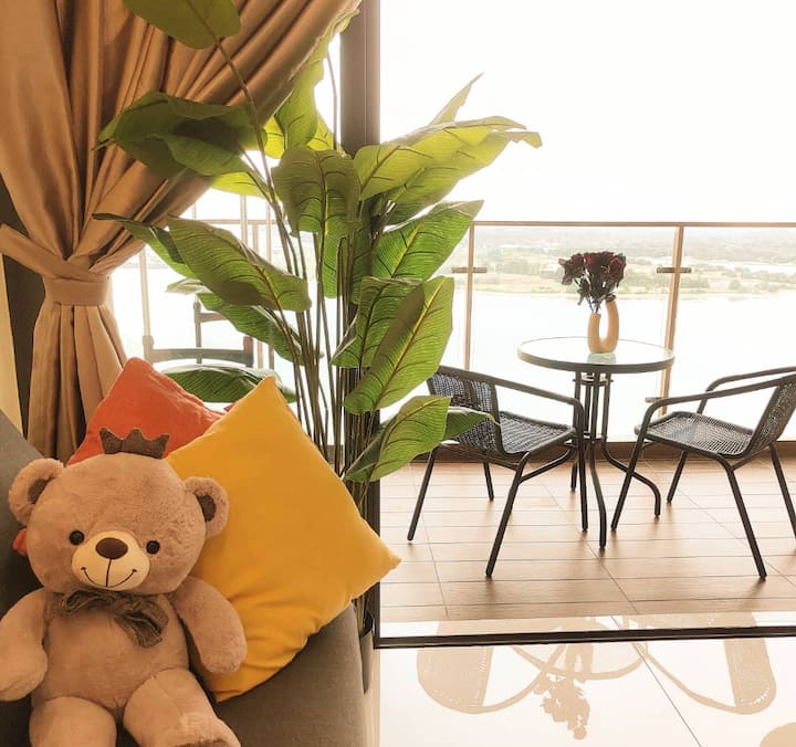 Seaviews/4-13pax/ciq/johor Bahru/ksl/midvalley - Johor Bahru