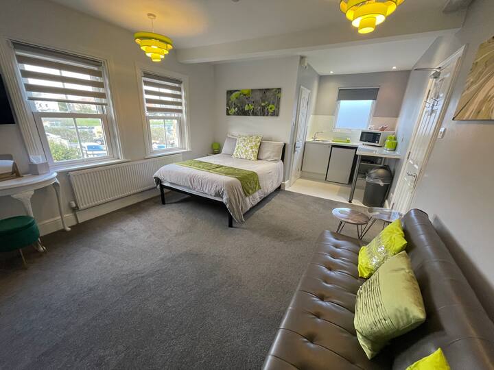 Deluxe Studio Apartment - Swanage
