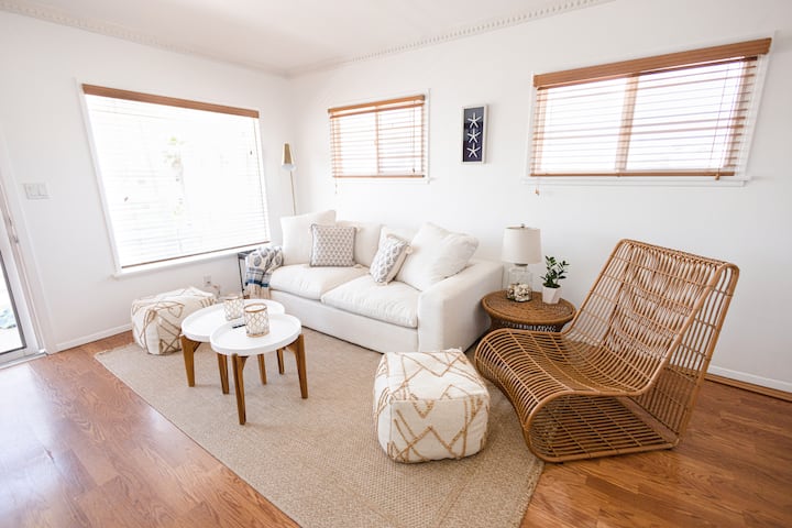 New Modern Sunny Beach Apt! - Rancho Palos Verdes, CA