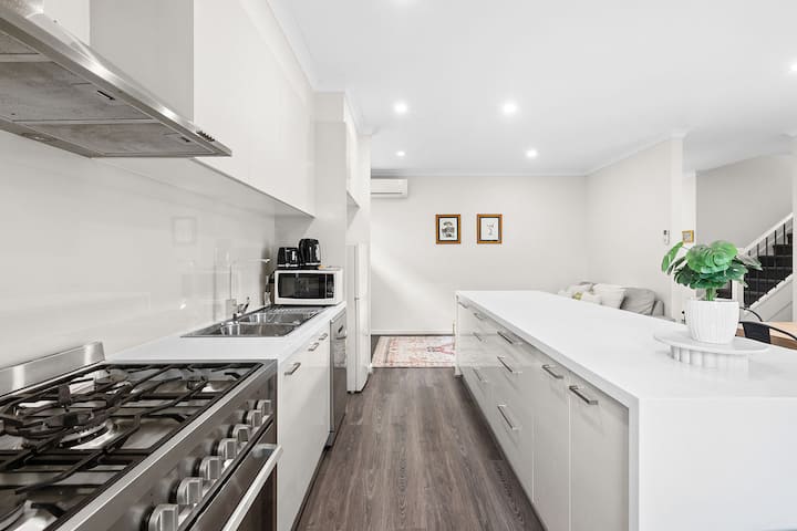 Domi Rentals - The Jaguar Home - Melbourne