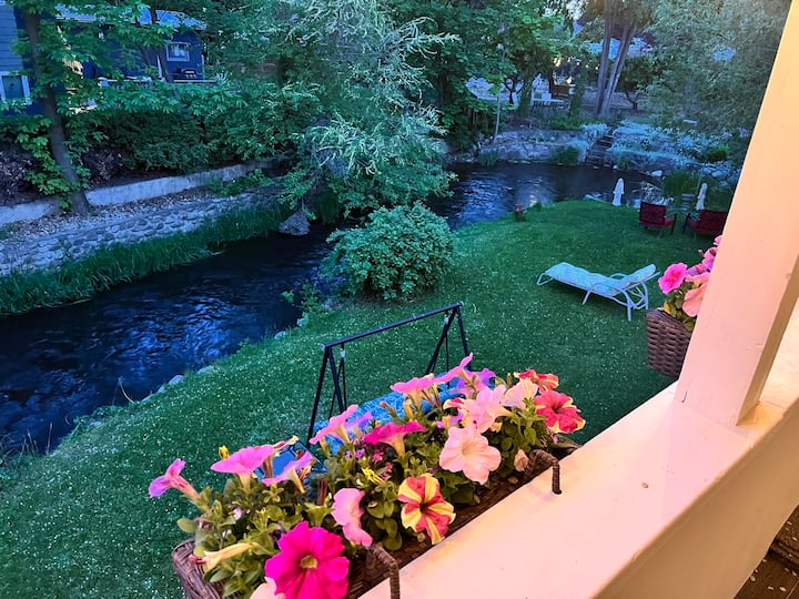 Upper Home 2 Bedroom Near Lake Hospital & Downtown - Kelowna